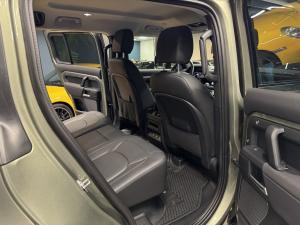 Pelēks Land Rover Defender 2022 Rīga, ar dzinēja tilpumu 3.00 L un nobraukumu 90 tūkst. km par 50990 €, foto 15 vietnē AUTOMOTO.COM.LV