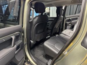 Pelēks Land Rover Defender 2022 Rīga, ar dzinēja tilpumu 3.00 L un nobraukumu 90 tūkst. km par 50990 €, foto 17 vietnē AUTOMOTO.COM.LV