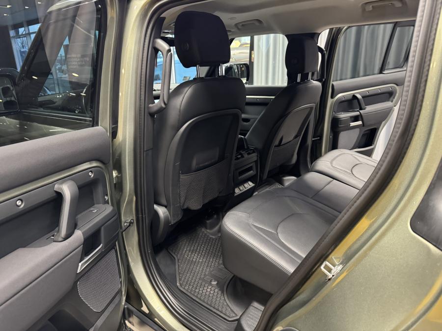 Pelēks Land Rover Defender 2022 Rīga, ar dzinēja tilpumu 3.00 L un nobraukumu 90 tūkst. km par 50990 €, foto 17 vietnē AUTOMOTO.COM.LV