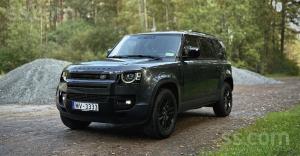 Grey Land Rover Defender 2022 in Riga, with an engine capacity of 3.00 L and mileage of 163 thousand km for 42850 €, photo 4 on AUTOMOTO.COM.LV
