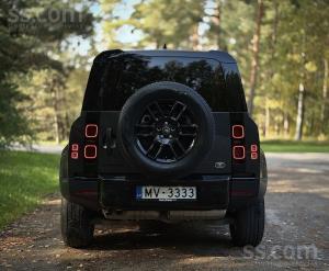 Grey Land Rover Defender 2022 in Riga, with an engine capacity of 3.00 L and mileage of 163 thousand km for 42850 €, photo 6 on AUTOMOTO.COM.LV