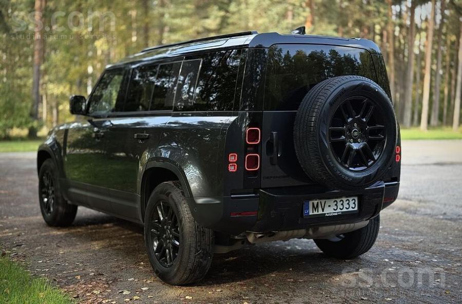 Grey Land Rover Defender 2022 in Riga, with an engine capacity of 3.00 L and mileage of 163 thousand km for 42850 €, photo 7 on AUTOMOTO.COM.LV