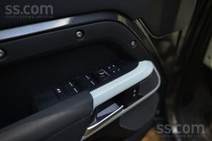 Grey Land Rover Defender 2022 in Riga, with an engine capacity of 3.00 L and mileage of 163 thousand km for 42850 €, photo 11 on AUTOMOTO.COM.LV