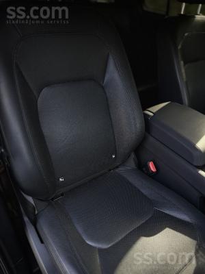 Grey Land Rover Defender 2022 in Riga, with an engine capacity of 3.00 L and mileage of 163 thousand km for 42850 €, photo 20 on AUTOMOTO.COM.LV
