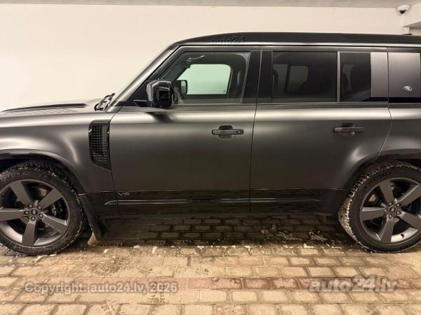 Pelēks Land Rover Defender 2023 Tallina, ar dzinēja tilpumu 5.00 L un nobraukumu 44 tūkst. km par 104900 €, foto 4 vietnē AUTOMOTO.COM.LV