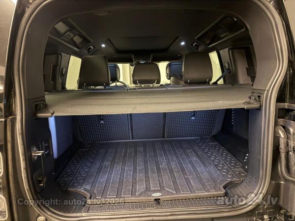 Pelēks Land Rover Defender 2023 Tallina, ar dzinēja tilpumu 5.00 L un nobraukumu 44 tūkst. km par 104900 €, foto 11 vietnē AUTOMOTO.COM.LV