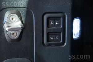 Grey Land Rover Defender 2023 in Riga, with an engine capacity of 3.00 L and mileage of 109 thousand km for 54990 €, photo 6 on AUTOMOTO.COM.LV