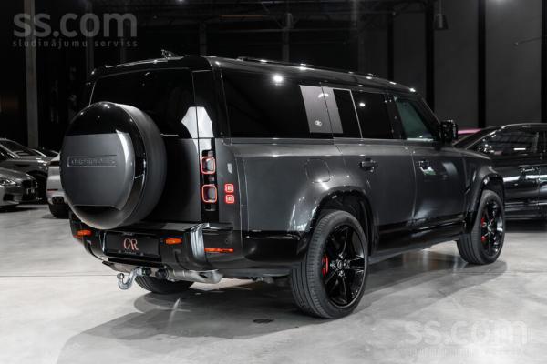 Grey Land Rover Defender 2023 in Riga, with an engine capacity of 3.00 L and mileage of 61 thousand km for 82159 €, photo 4 on AUTOMOTO.COM.LV