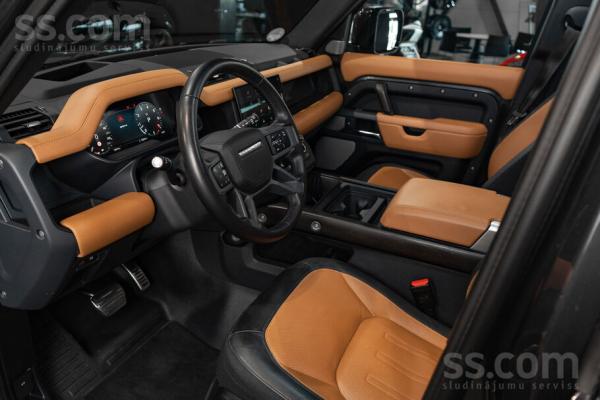 Grey Land Rover Defender 2023 in Riga, with an engine capacity of 3.00 L and mileage of 61 thousand km for 82159 €, photo 9 on AUTOMOTO.COM.LV