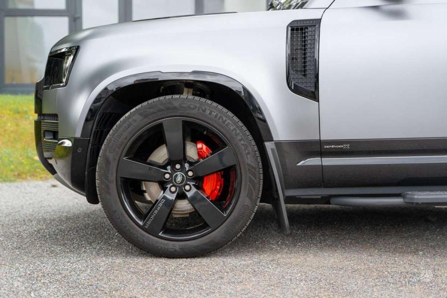 Pelēks Land Rover Defender 2024 Viļņa, ar dzinēja tilpumu 3.00 L un nobraukumu 32 tūkst. km par 83900 €, foto 10 vietnē AUTOMOTO.COM.LV