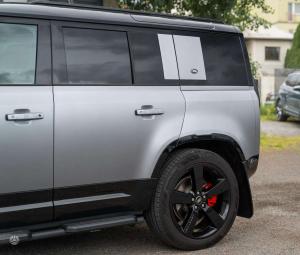 Pelēks Land Rover Defender 2024 Viļņa, ar dzinēja tilpumu 3.00 L un nobraukumu 32 tūkst. km par 83900 €, foto 12 vietnē AUTOMOTO.COM.LV