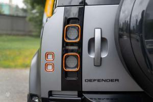 Pelēks Land Rover Defender 2024 Viļņa, ar dzinēja tilpumu 3.00 L un nobraukumu 32 tūkst. km par 83900 €, foto 16 vietnē AUTOMOTO.COM.LV
