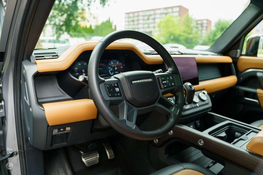 Pelēks Land Rover Defender 2024 Viļņa, ar dzinēja tilpumu 3.00 L un nobraukumu 32 tūkst. km par 83900 €, foto 19 vietnē AUTOMOTO.COM.LV