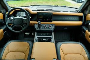 Pelēks Land Rover Defender 2024 Viļņa, ar dzinēja tilpumu 3.00 L un nobraukumu 32 tūkst. km par 83900 €, foto 27 vietnē AUTOMOTO.COM.LV