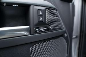 Pelēks Land Rover Defender 2024 Viļņa, ar dzinēja tilpumu 3.00 L un nobraukumu 32 tūkst. km par 83900 €, foto 37 vietnē AUTOMOTO.COM.LV