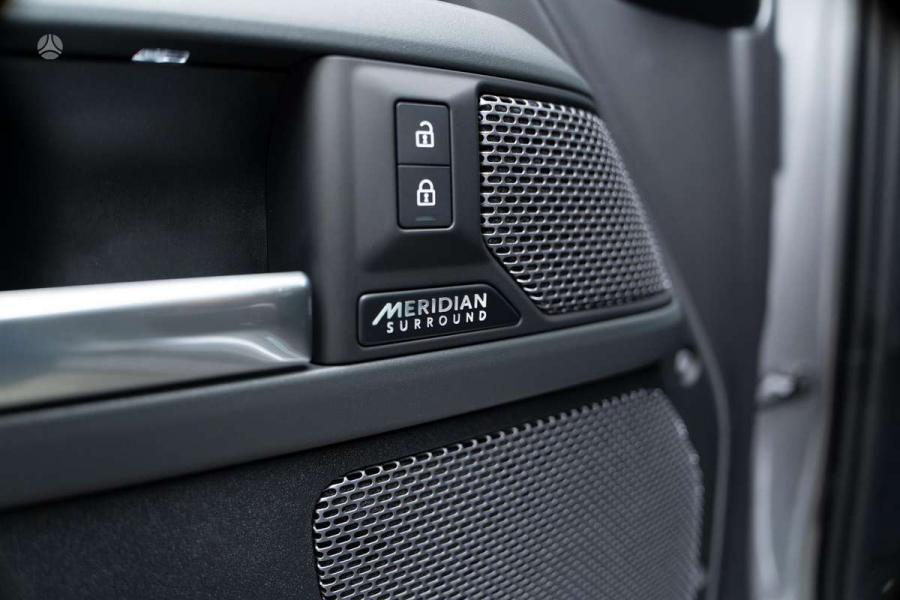 Pelēks Land Rover Defender 2024 Viļņa, ar dzinēja tilpumu 3.00 L un nobraukumu 32 tūkst. km par 83900 €, foto 37 vietnē AUTOMOTO.COM.LV