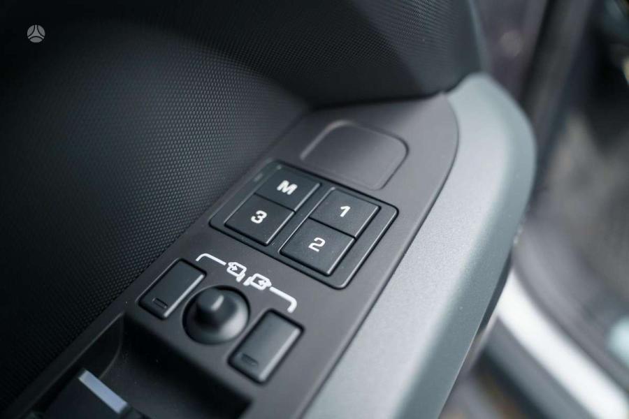 Pelēks Land Rover Defender 2024 Viļņa, ar dzinēja tilpumu 3.00 L un nobraukumu 32 tūkst. km par 83900 €, foto 38 vietnē AUTOMOTO.COM.LV