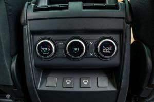 Pelēks Land Rover Defender 2024 Viļņa, ar dzinēja tilpumu 3.00 L un nobraukumu 32 tūkst. km par 83900 €, foto 42 vietnē AUTOMOTO.COM.LV