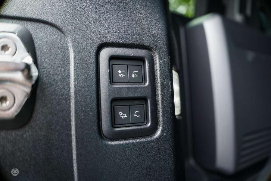 Pelēks Land Rover Defender 2024 Viļņa, ar dzinēja tilpumu 3.00 L un nobraukumu 32 tūkst. km par 83900 €, foto 44 vietnē AUTOMOTO.COM.LV