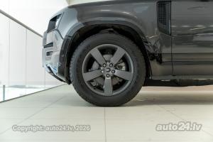 Pelēks Land Rover Defender 2025 Tallina, ar dzinēja tilpumu 3.00 L un nobraukumu 10 tūkst. km par 79450 €, foto 8 vietnē AUTOMOTO.COM.LV