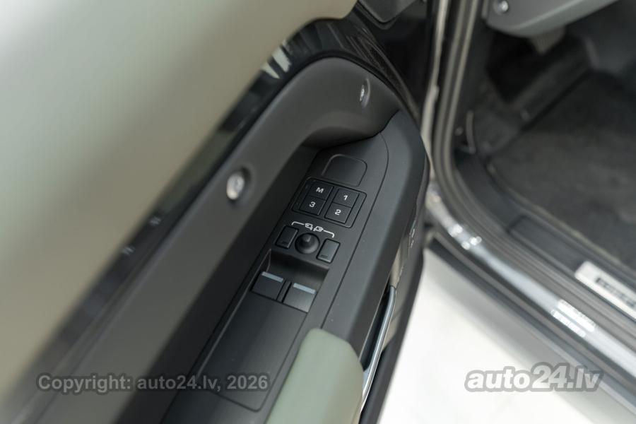 Pelēks Land Rover Defender 2025 Tallina, ar dzinēja tilpumu 3.00 L un nobraukumu 10 tūkst. km par 79450 €, foto 10 vietnē AUTOMOTO.COM.LV