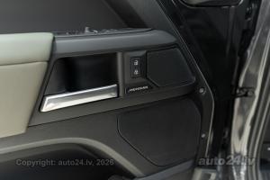 Pelēks Land Rover Defender 2025 Tallina, ar dzinēja tilpumu 3.00 L un nobraukumu 10 tūkst. km par 79450 €, foto 11 vietnē AUTOMOTO.COM.LV