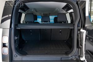 Pelēks Land Rover Defender 2026 Rīga, ar dzinēja tilpumu 3.00 L un nobraukumu 3 tūkst. km par 64990 €, foto 6 vietnē AUTOMOTO.COM.LV