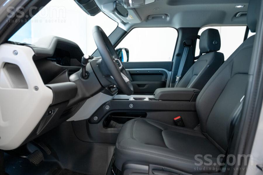 Pelēks Land Rover Defender 2026 Rīga, ar dzinēja tilpumu 3.00 L un nobraukumu 3 tūkst. km par 64990 €, foto 10 vietnē AUTOMOTO.COM.LV