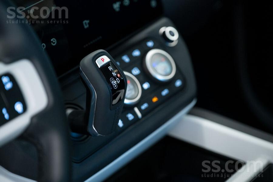 Pelēks Land Rover Defender 2026 Rīga, ar dzinēja tilpumu 3.00 L un nobraukumu 3 tūkst. km par 64990 €, foto 12 vietnē AUTOMOTO.COM.LV