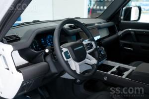 Pelēks Land Rover Defender 2026 Rīga, ar dzinēja tilpumu 3.00 L un nobraukumu 3 tūkst. km par 64990 €, foto 13 vietnē AUTOMOTO.COM.LV