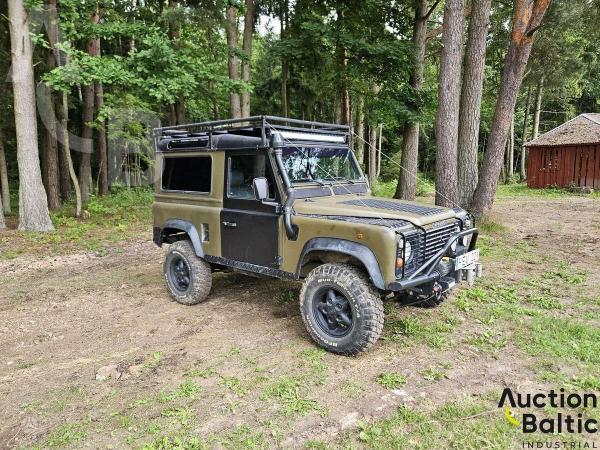 Land Rover Defender 1997 Mažeikiai, ar dzinēja tilpumu 2.50 L un nobraukumu 314 tūkst. km par 6800 €, foto 2 vietnē AUTOMOTO.COM.LV