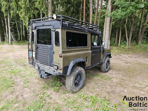 Land Rover Defender 1997 Mažeikiai, ar dzinēja tilpumu 2.50 L un nobraukumu 314 tūkst. km par 6800 €, foto 4 vietnē AUTOMOTO.COM.LV