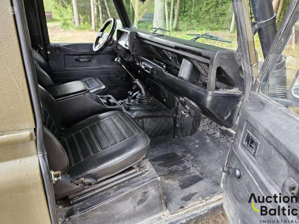 Land Rover Defender 1997 Mažeikiai, ar dzinēja tilpumu 2.50 L un nobraukumu 314 tūkst. km par 6800 €, foto 7 vietnē AUTOMOTO.COM.LV