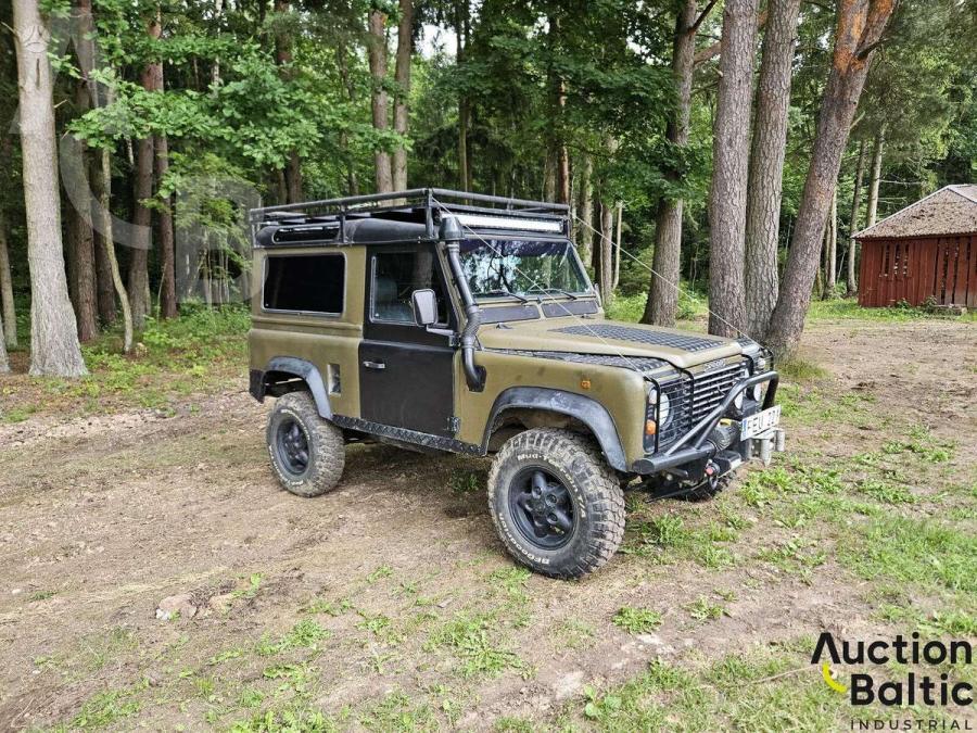Land Rover Defender 1997 Mažeikiai, ar dzinēja tilpumu 2.50 L un nobraukumu 314 tūkst. km par 6800 €, foto 2 vietnē AUTOMOTO.COM.LV