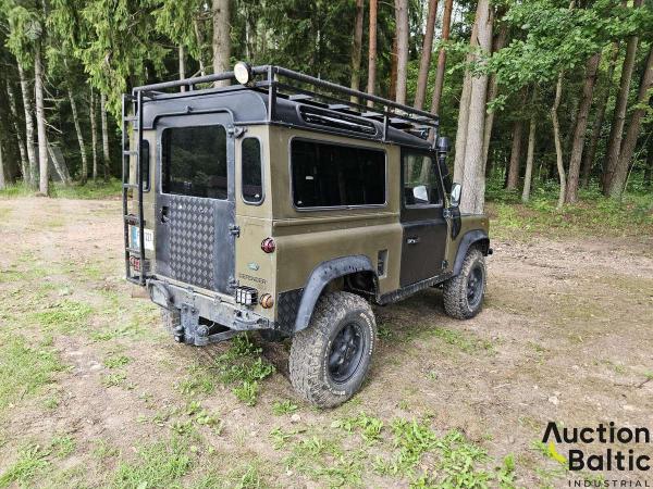 Land Rover Defender 1997 Mažeikiai, ar dzinēja tilpumu 2.50 L un nobraukumu 314 tūkst. km par 6800 €, foto 4 vietnē AUTOMOTO.COM.LV