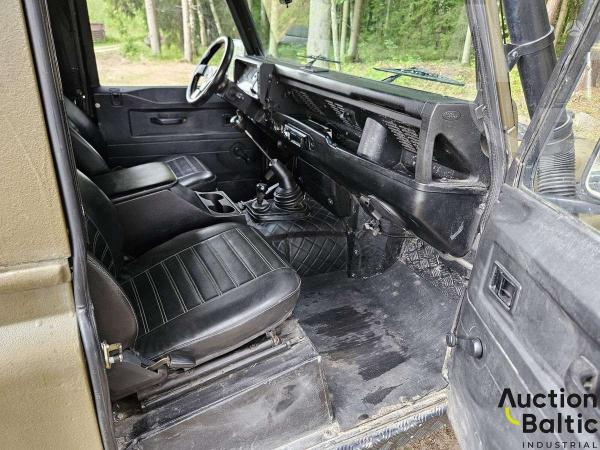 Land Rover Defender 1997 Mažeikiai, ar dzinēja tilpumu 2.50 L un nobraukumu 314 tūkst. km par 6800 €, foto 7 vietnē AUTOMOTO.COM.LV