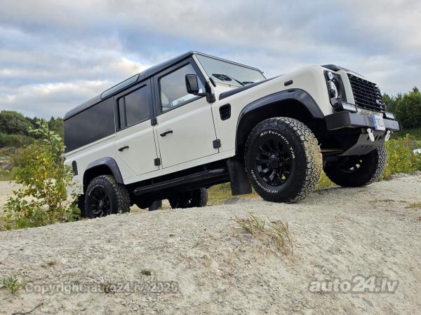 Balts Land Rover Defender 2009 Saue, ar dzinēja tilpumu 2.40 L un nobraukumu 165 tūkst. km par 37900 €, foto 1 vietnē AUTOMOTO.COM.LV