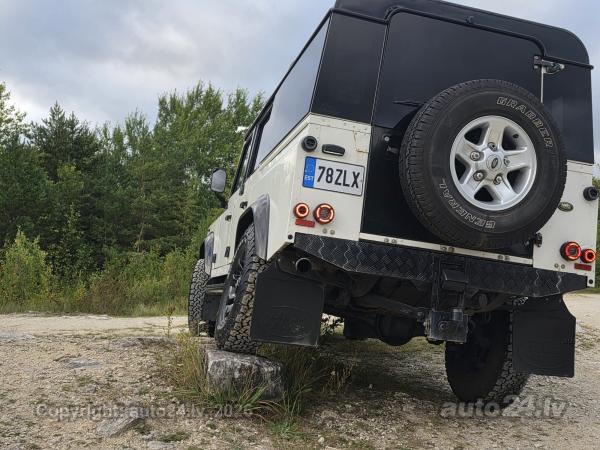 Balts Land Rover Defender 2009 Saue, ar dzinēja tilpumu 2.40 L un nobraukumu 165 tūkst. km par 37900 €, foto 6 vietnē AUTOMOTO.COM.LV