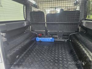 Balts Land Rover Defender 2009 Saue, ar dzinēja tilpumu 2.40 L un nobraukumu 165 tūkst. km par 37900 €, foto 10 vietnē AUTOMOTO.COM.LV