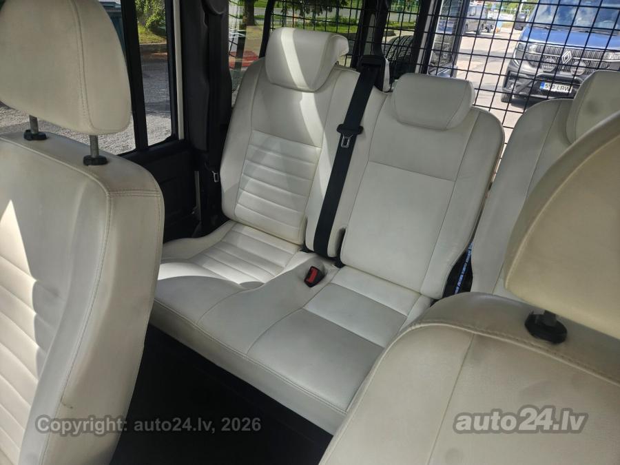 Balts Land Rover Defender 2009 Saue, ar dzinēja tilpumu 2.40 L un nobraukumu 165 tūkst. km par 37900 €, foto 11 vietnē AUTOMOTO.COM.LV