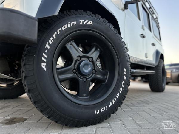 Land Rover Defender 2013 Kauņa vietnē Balts Land Rover Defender 2013 Kauņa, ar dzinēja tilpumu 2.50 L un nobraukumu 81 tūkst. km par 63500 €, foto 8 vietnē AUTOMOTO.COM.LV