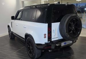 Balts Land Rover Defender 2024 Šauļi, ar dzinēja tilpumu 3.00 L un nobraukumu 35 tūkst. km par 58300 €, foto 4 vietnē AUTOMOTO.COM.LV