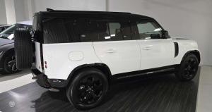 Balts Land Rover Defender 2024 Šauļi, ar dzinēja tilpumu 3.00 L un nobraukumu 35 tūkst. km par 58300 €, foto 5 vietnē AUTOMOTO.COM.LV
