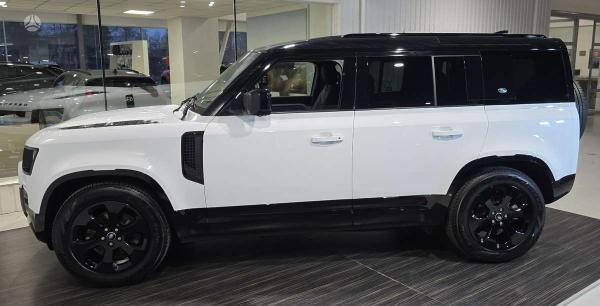 White Land Rover Defender 2024 in Siauliai, with an engine capacity of 3.00 L and mileage of 35 thousand km for 58300 €, photo 6 on AUTOMOTO.COM.LV