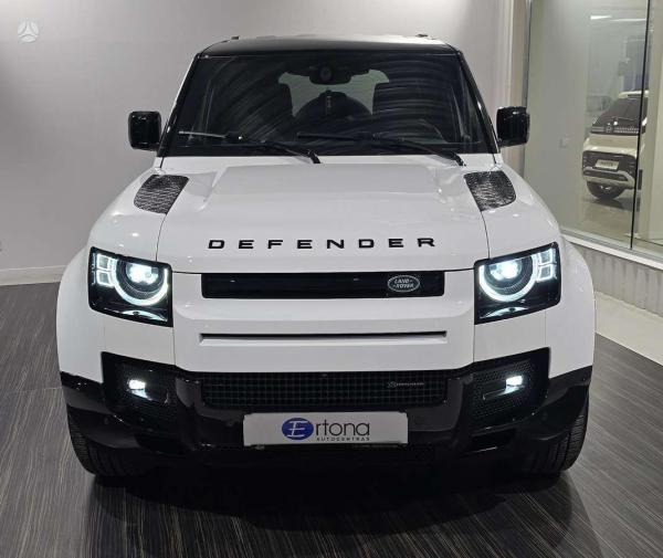 White Land Rover Defender 2024 in Siauliai, with an engine capacity of 3.00 L and mileage of 35 thousand km for 58300 €, photo 8 on AUTOMOTO.COM.LV