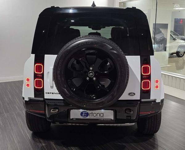 White Land Rover Defender 2024 in Siauliai, with an engine capacity of 3.00 L and mileage of 35 thousand km for 58300 €, photo 9 on AUTOMOTO.COM.LV