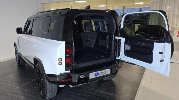 White Land Rover Defender 2024 in Siauliai, with an engine capacity of 3.00 L and mileage of 35 thousand km for 58300 €, photo 10 on AUTOMOTO.COM.LV