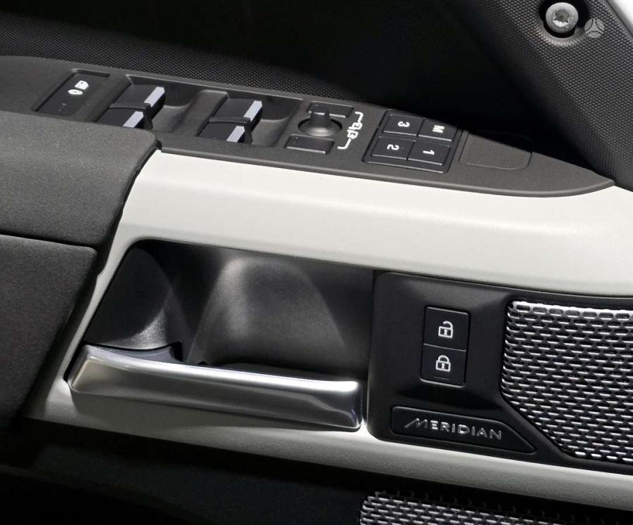 Balts Land Rover Defender 2024 Šauļi, ar dzinēja tilpumu 3.00 L un nobraukumu 35 tūkst. km par 58300 €, foto 15 vietnē AUTOMOTO.COM.LV