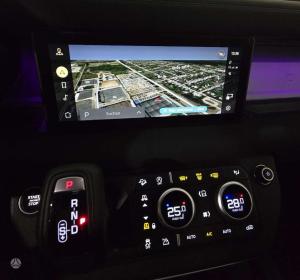 Balts Land Rover Defender 2024 Šauļi, ar dzinēja tilpumu 3.00 L un nobraukumu 35 tūkst. km par 58300 €, foto 18 vietnē AUTOMOTO.COM.LV