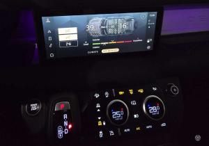 Balts Land Rover Defender 2024 Šauļi, ar dzinēja tilpumu 3.00 L un nobraukumu 35 tūkst. km par 58300 €, foto 21 vietnē AUTOMOTO.COM.LV